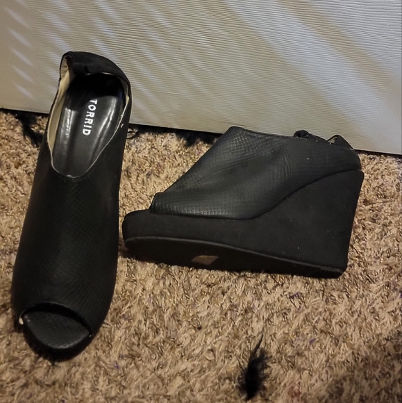 torrid | Shoes | Torrid Peep Toe Black Wedges | Poshmark